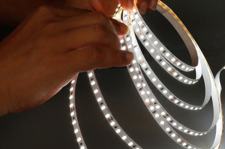 What are the different between COB led strips and SMD led strip lights?